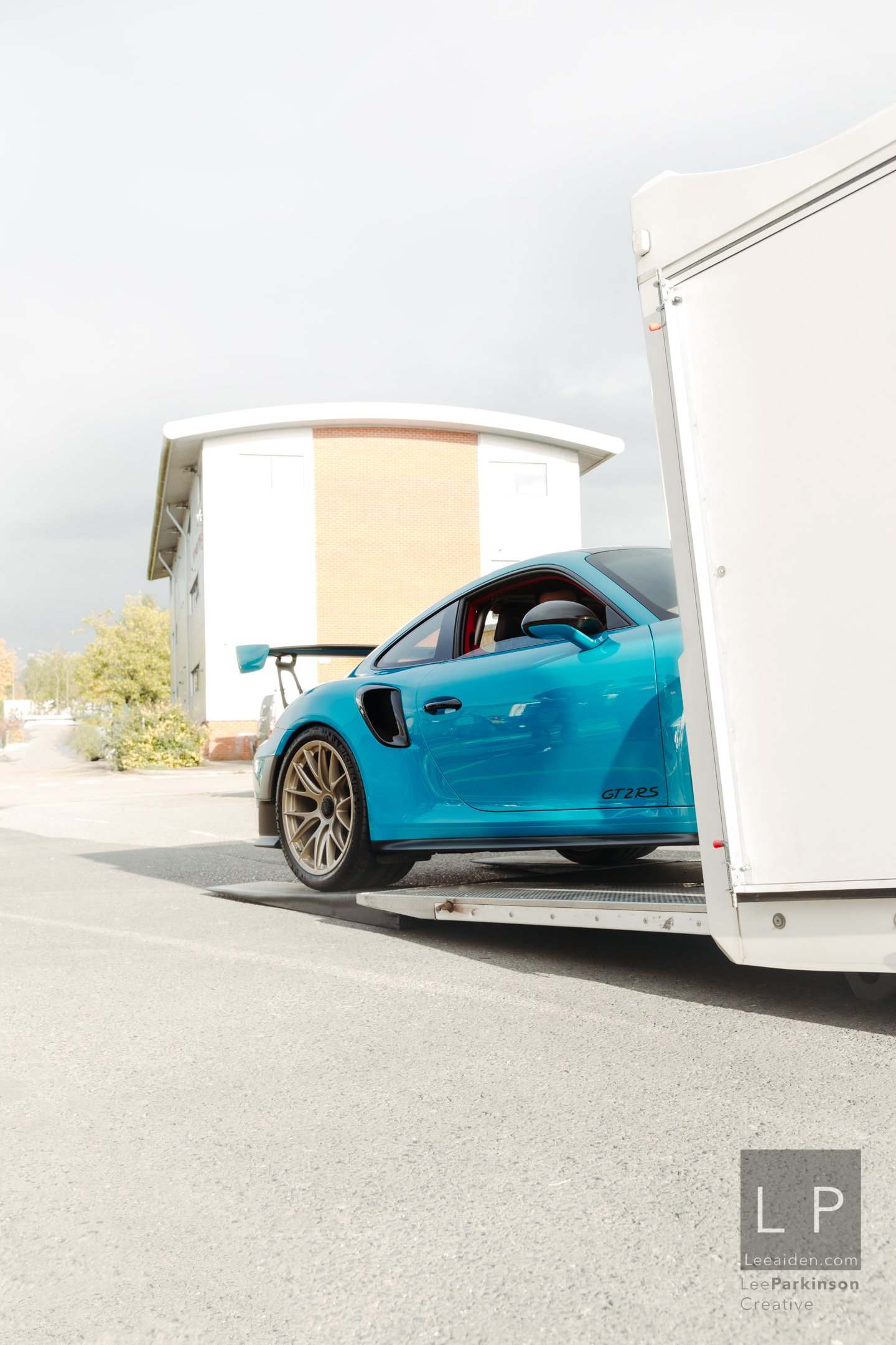 Porsche 911 991 GT2 RS in Miami Blue