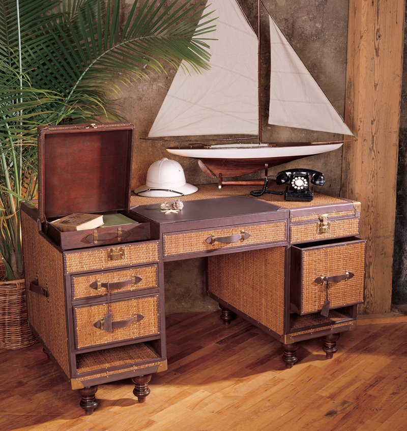 Commodore Steamer Desk