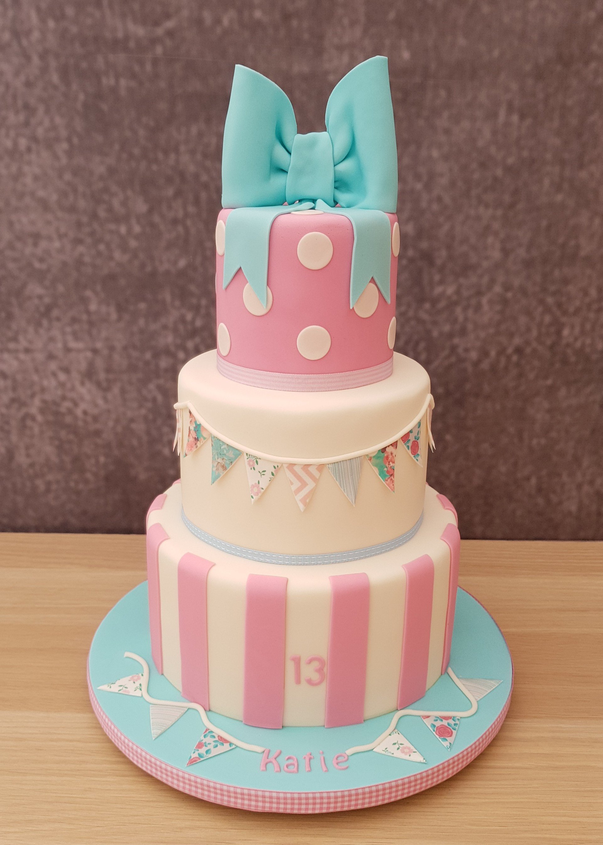 GALLERY: Cakes for Children