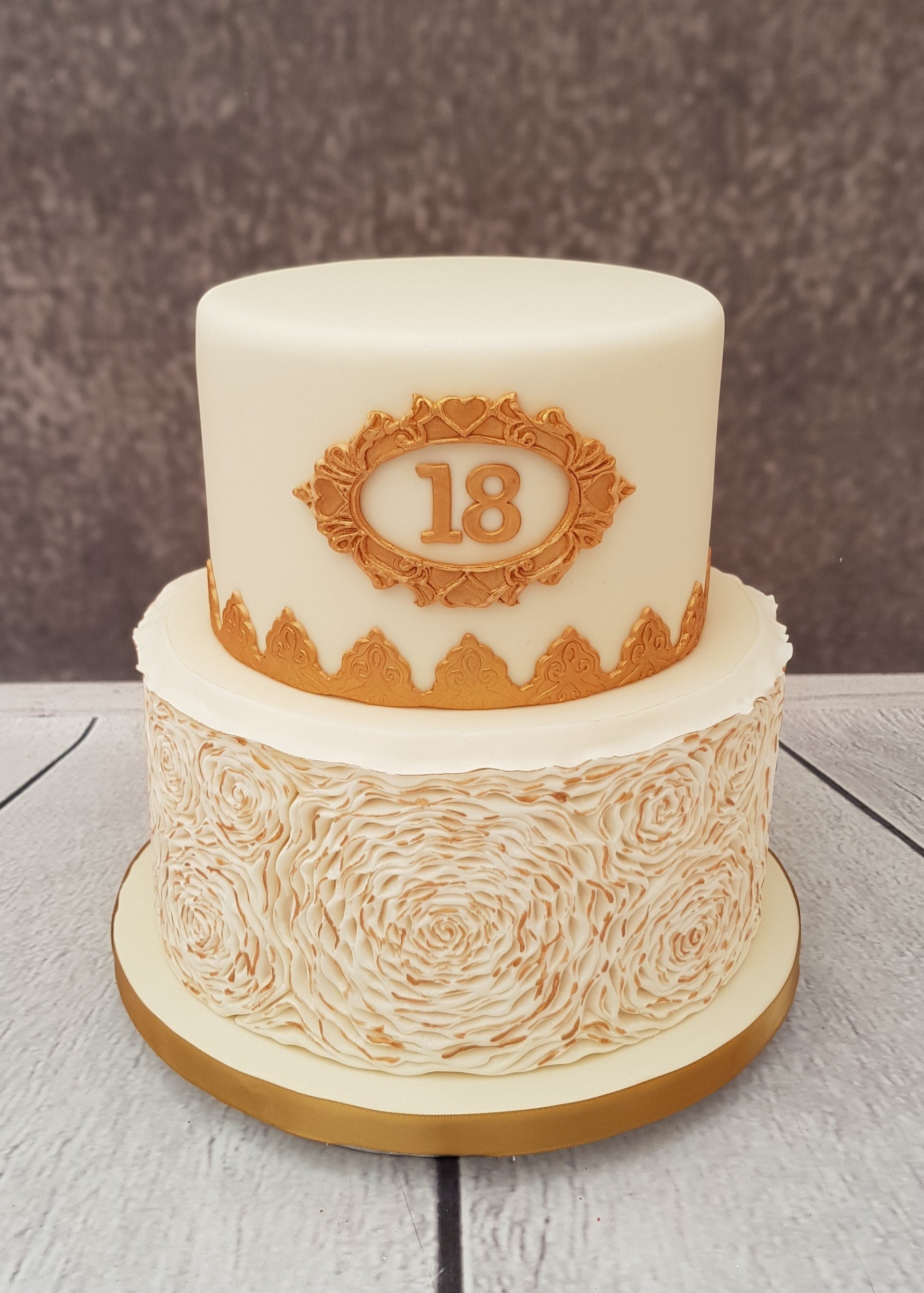 GALLERY: Cakes for Adults