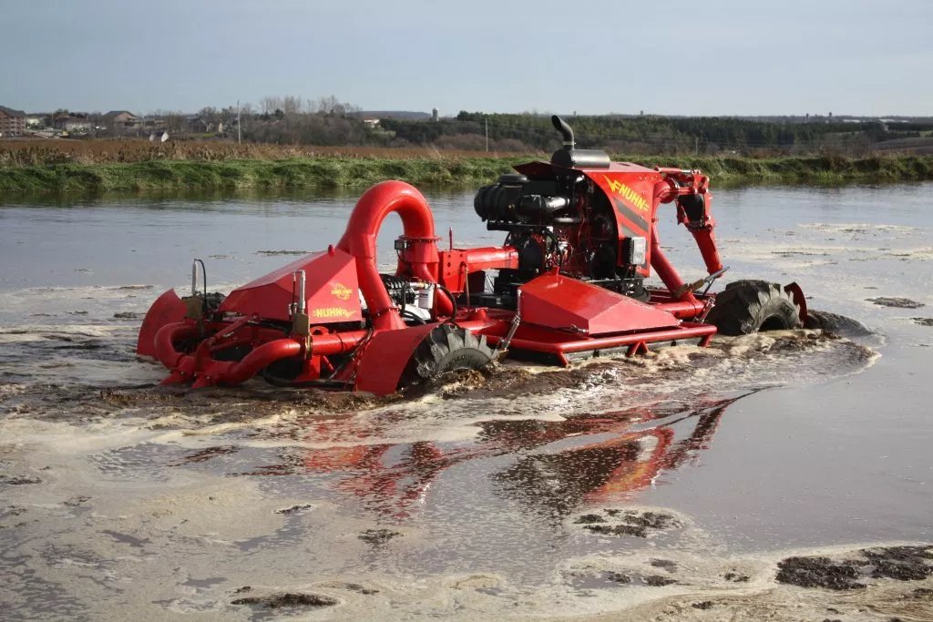 Bambauer Equipment | Nuhn Lagoon Crawler