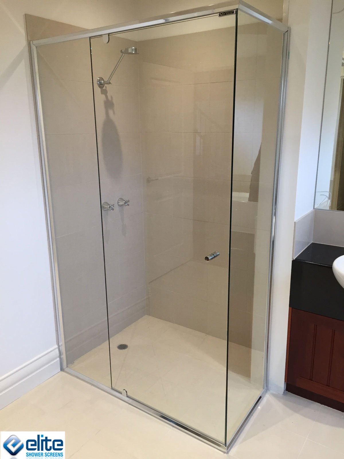 Evolution Semi-Frameless Shower Screens
