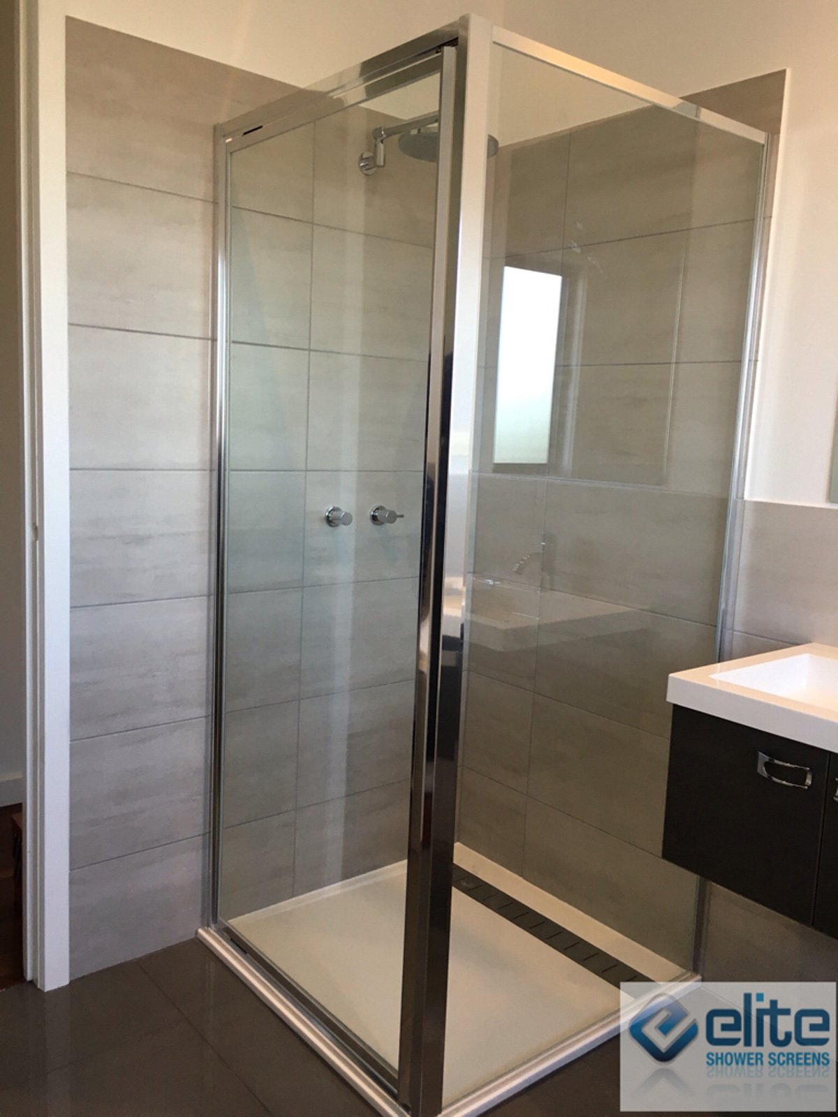Stylish Fully Framed Pivot Shower Screens in Melbourne