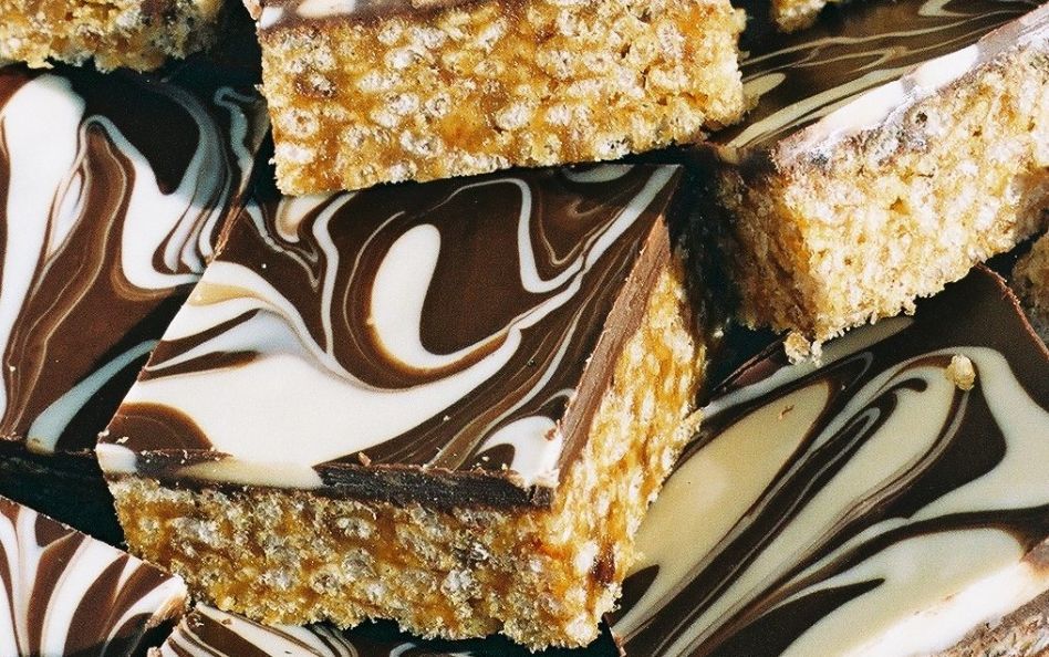 Cakes, tray bakes & AriZona Teas delivered in Berkshire