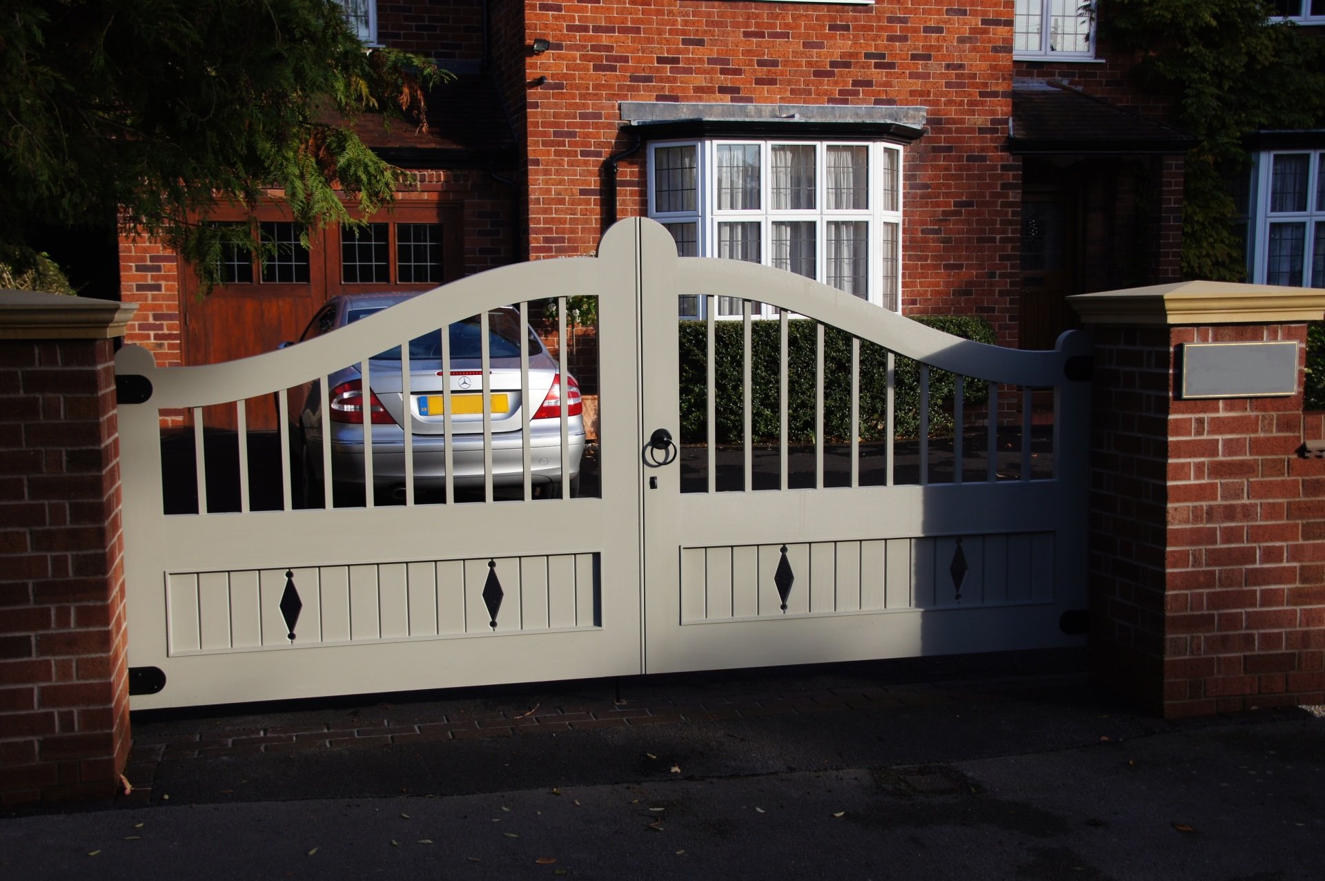 Bespoke wooden gates ¦ A R Manley & Son Ltd, Shrewsbury