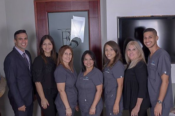 DR. RICHARD CAÑIZARES Prostodoncista DRA. MARLENE RIVERA Dentista