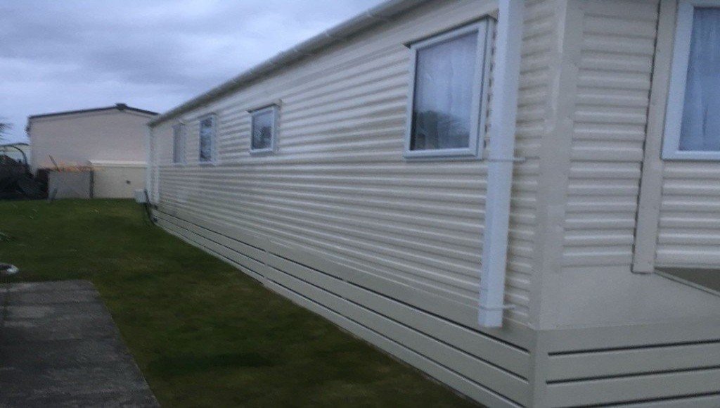 Caravan skirting and lodge skirting