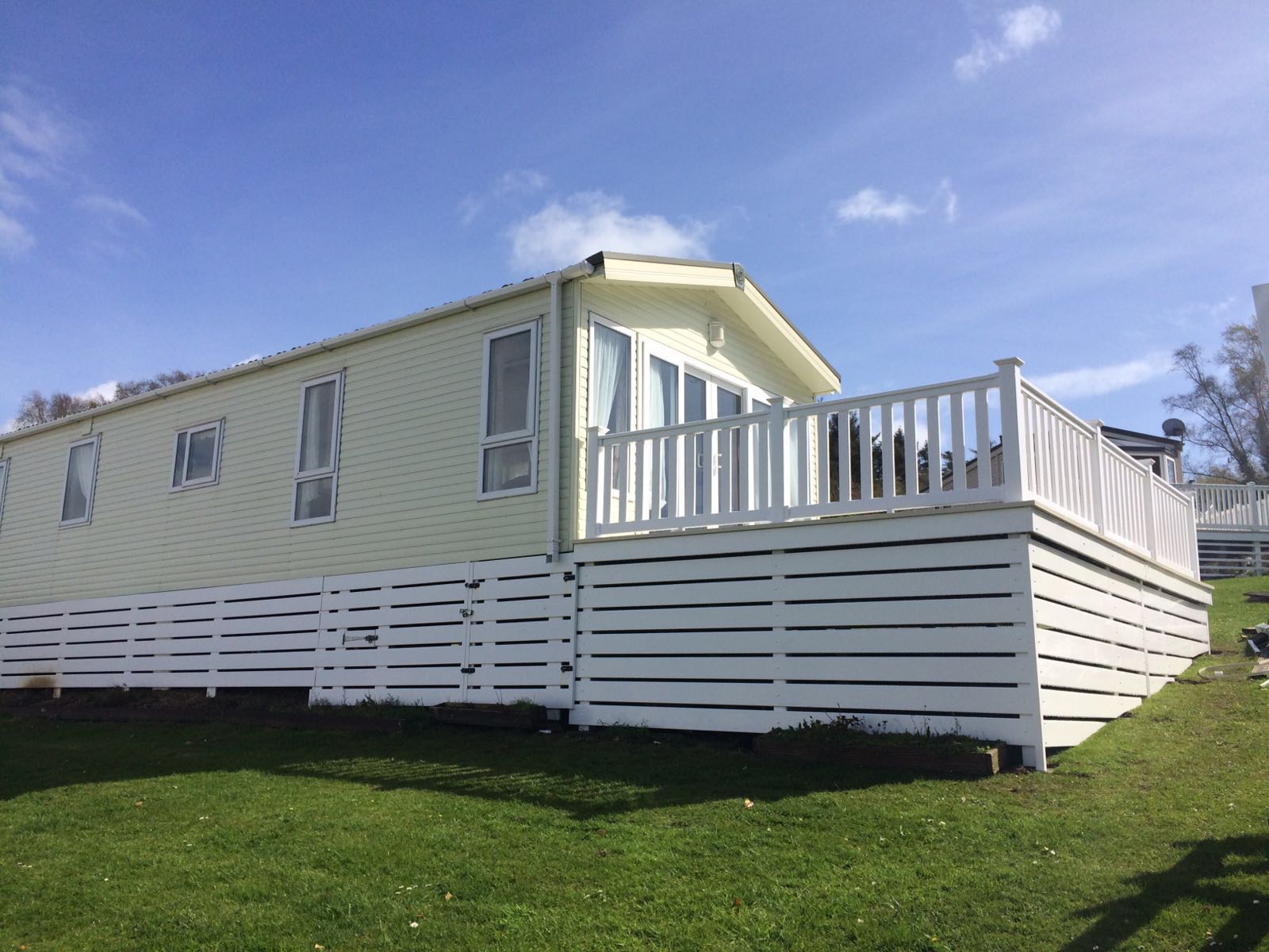 Caravan skirting and lodge skirting