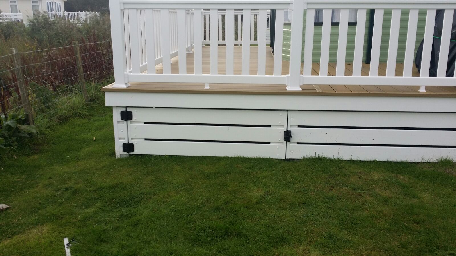 Caravan skirting and lodge skirting