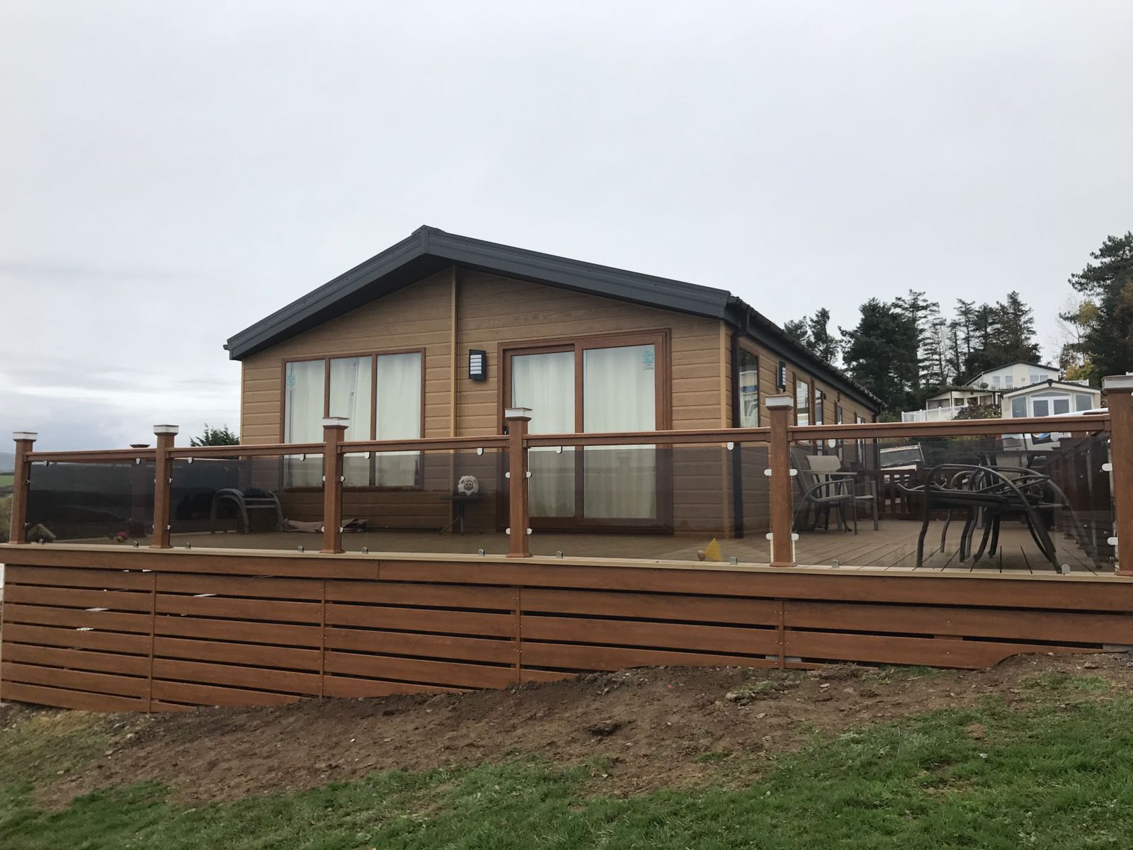 Caravan skirting and lodge skirting