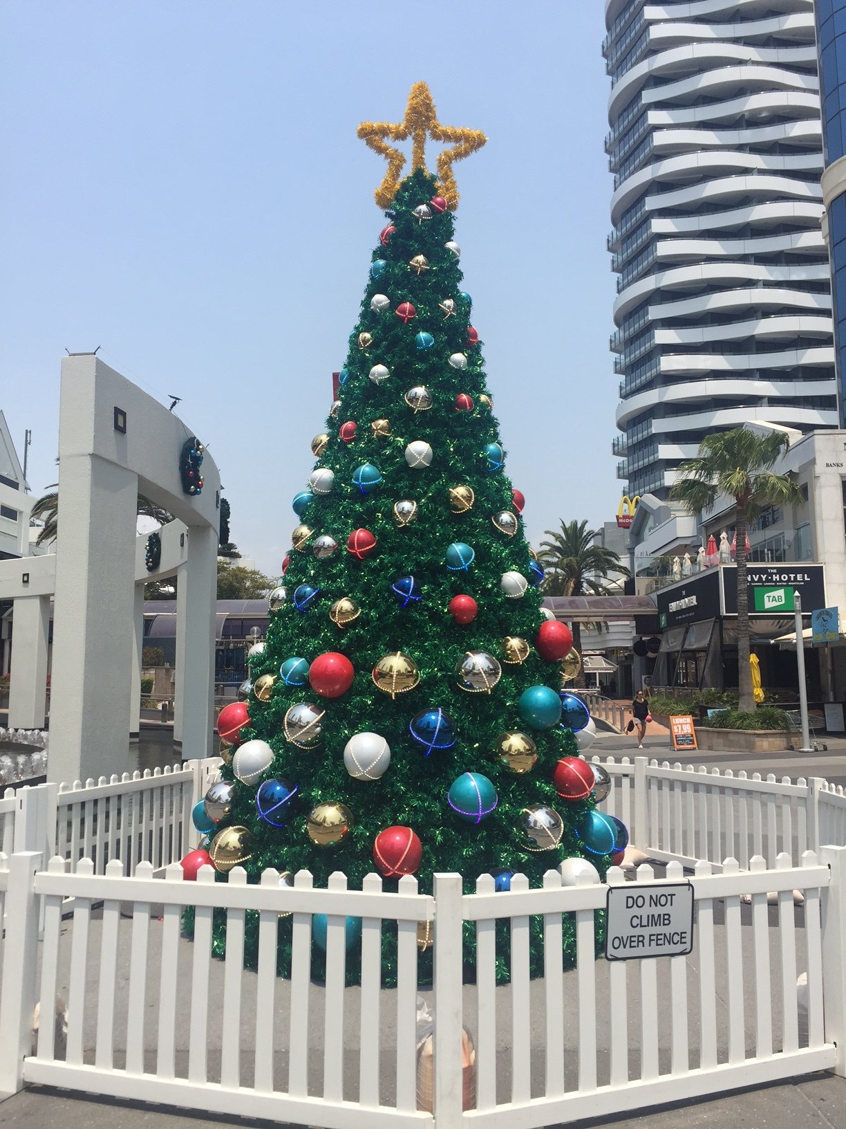 Christmas Decorations Australia-Wide | Wilsons Displays