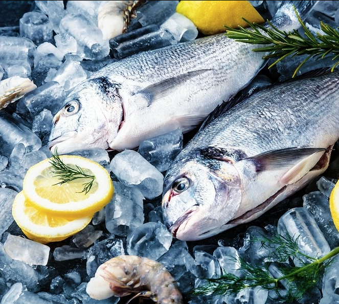 Vers vlees, verse vis, kaas, groente, fruit en brood!