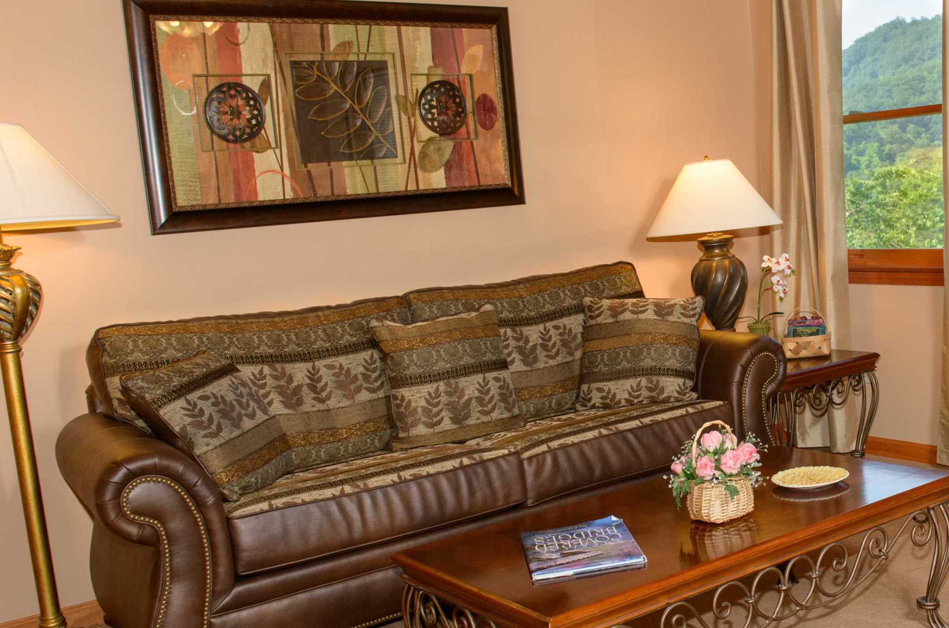 Honeymoon Suites in Gatlinburg TN | Berry Springs Lodge