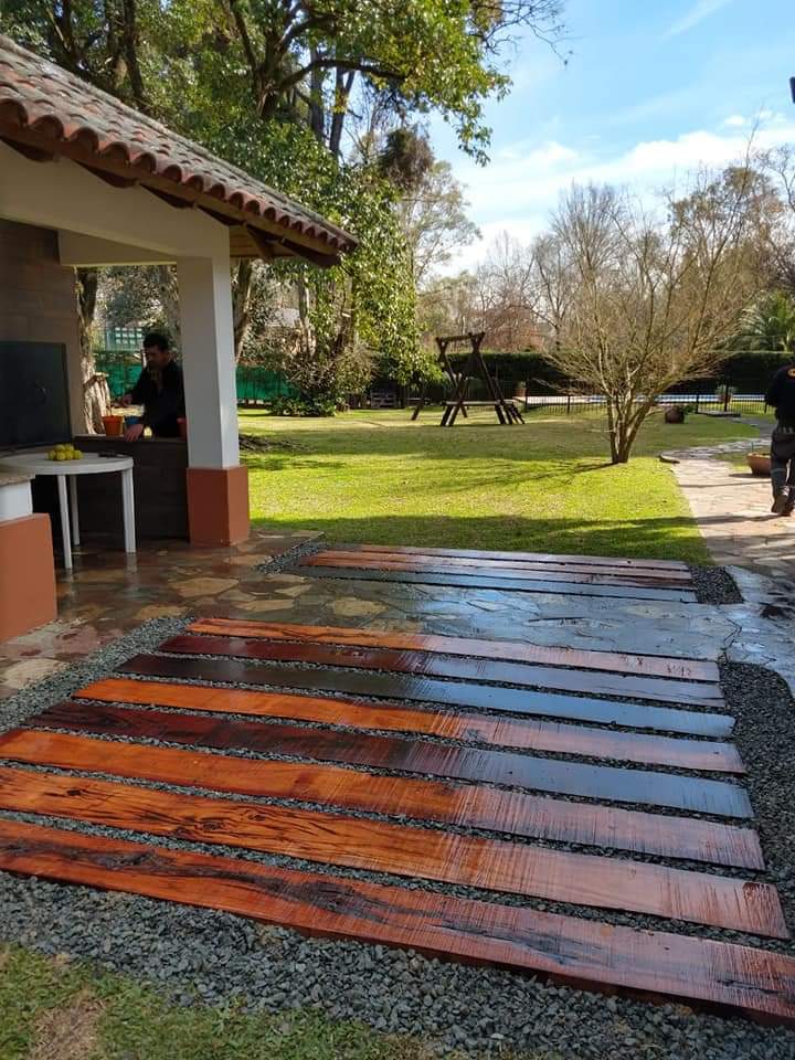 Construcciones con quebracho en Paso del Rey con Oro Rojo Todo en Quebracho