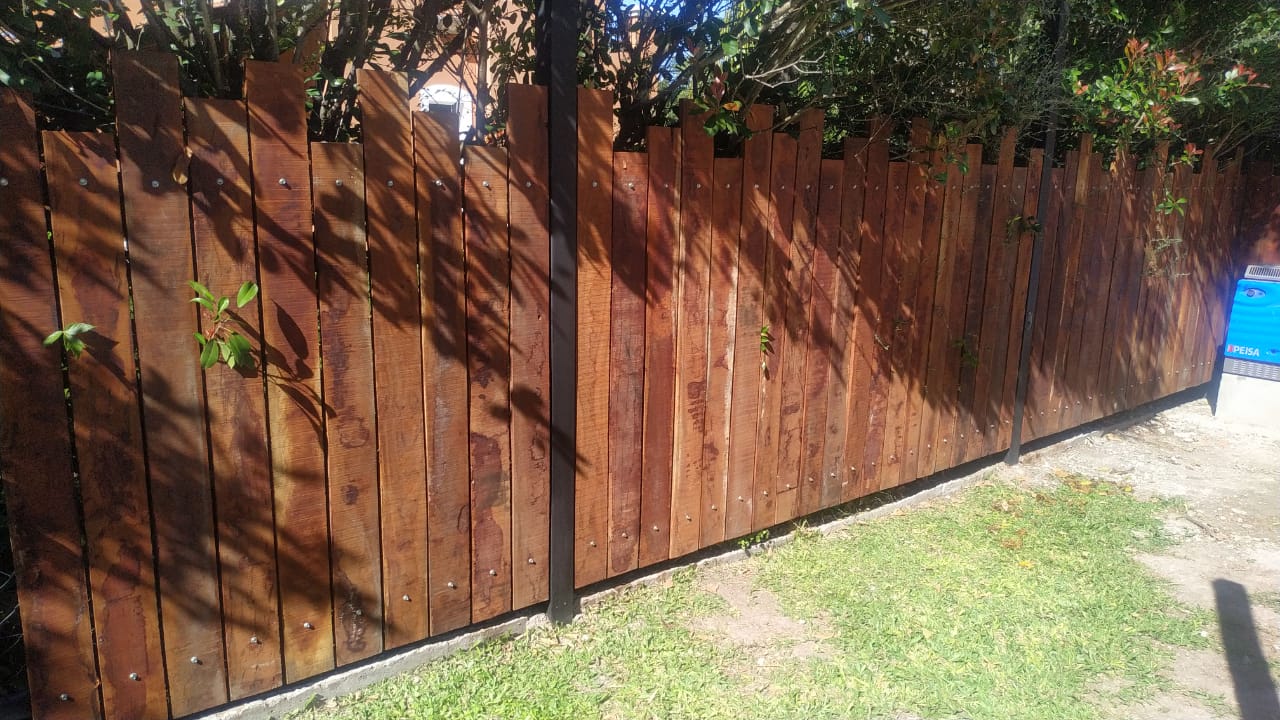 Construcciones con quebracho en Paso del Rey con Oro Rojo Todo en Quebracho