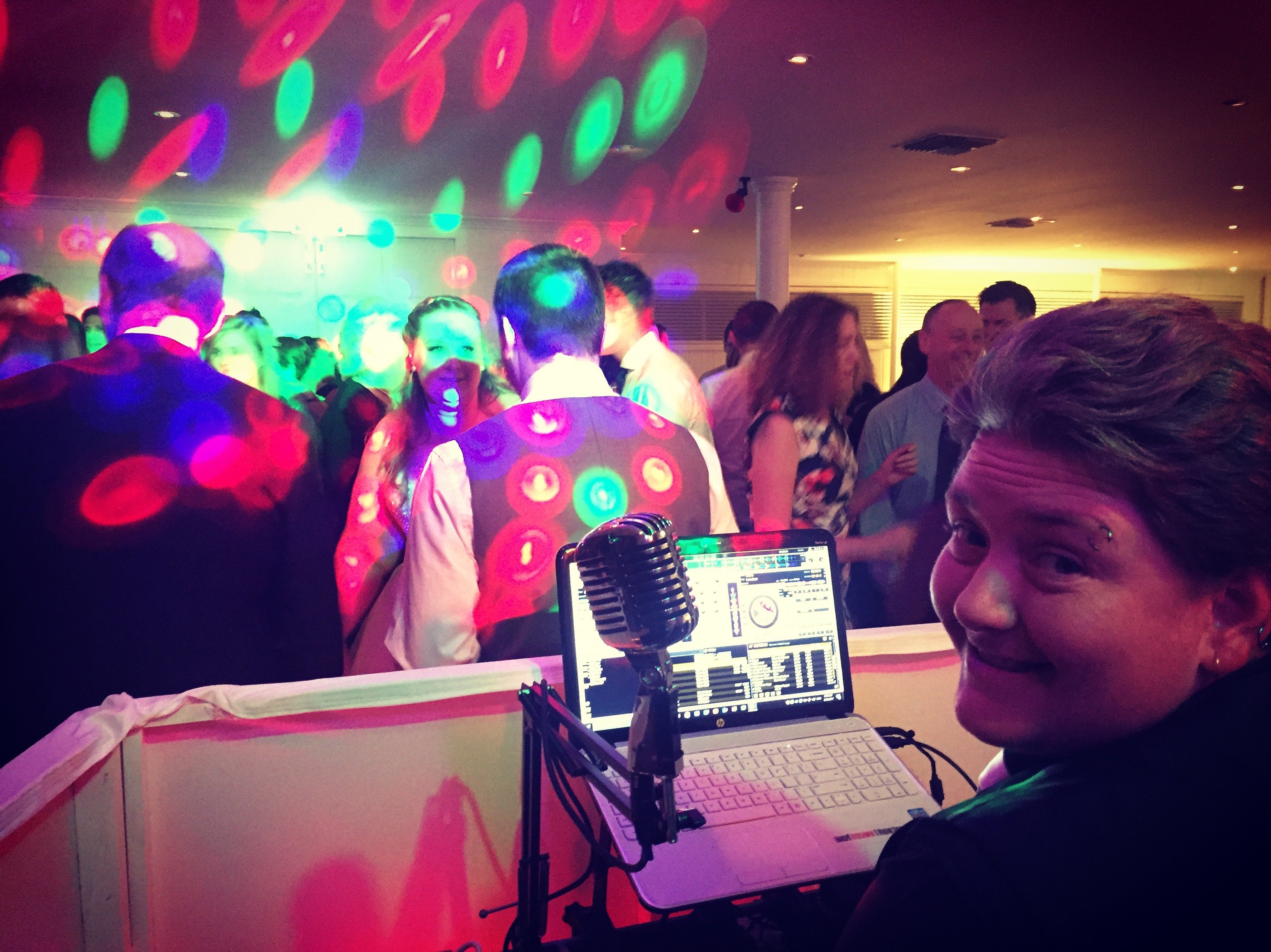 Wedding Sounds - Melbourne - DJ MC + Live Music + Photobooth