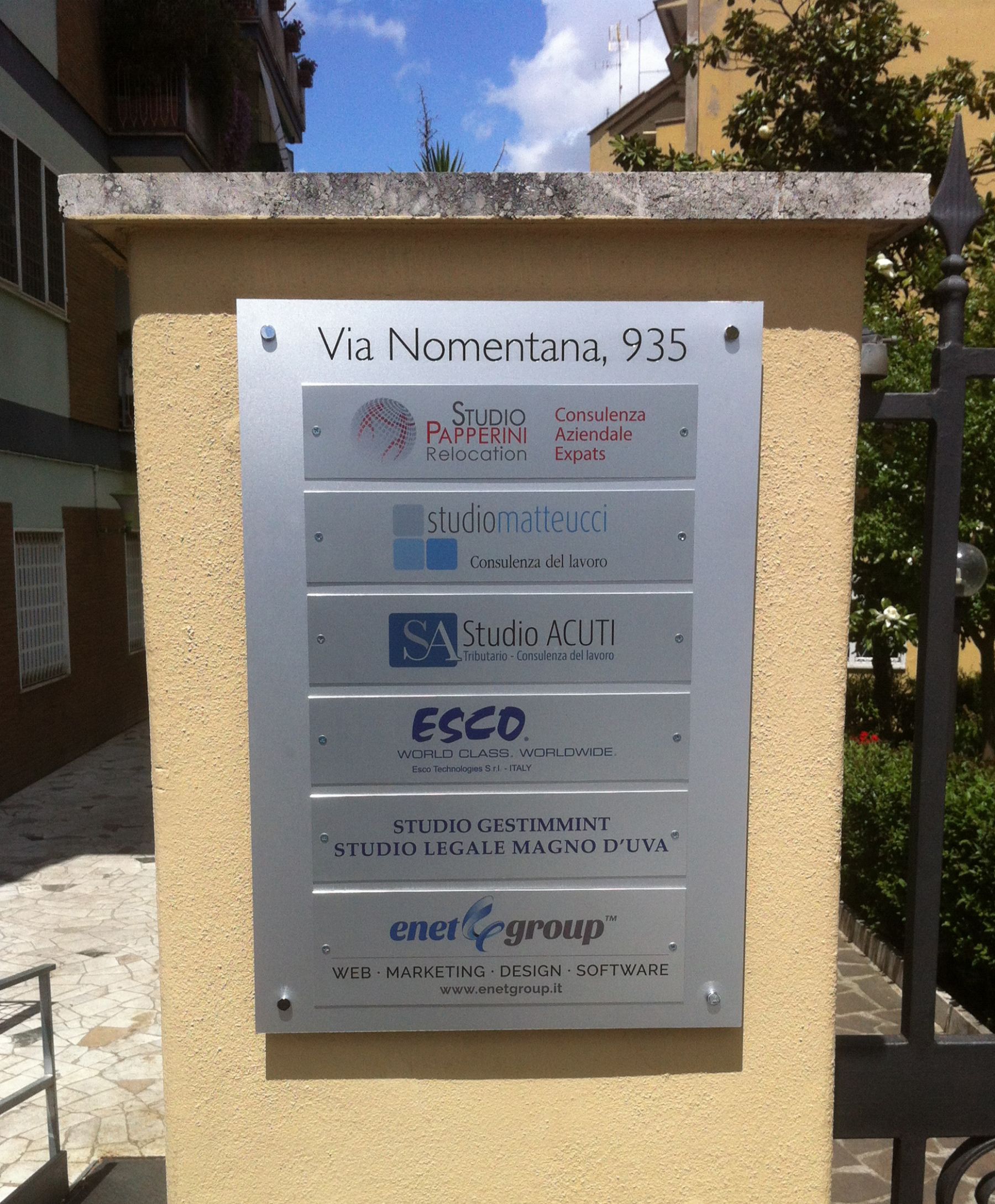 Targhe in alluminio per uffici | Roma | Mondo Grafico