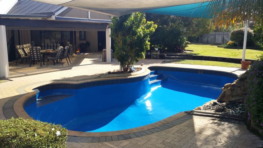 Pool Cleaning Service Thornlie – Bright and Blue Pool Painting ...