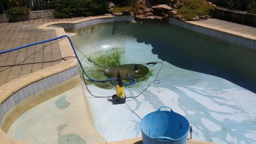 Pool Maintenance and Repairs Thornlie – Bright and Blue Pool Painting ...