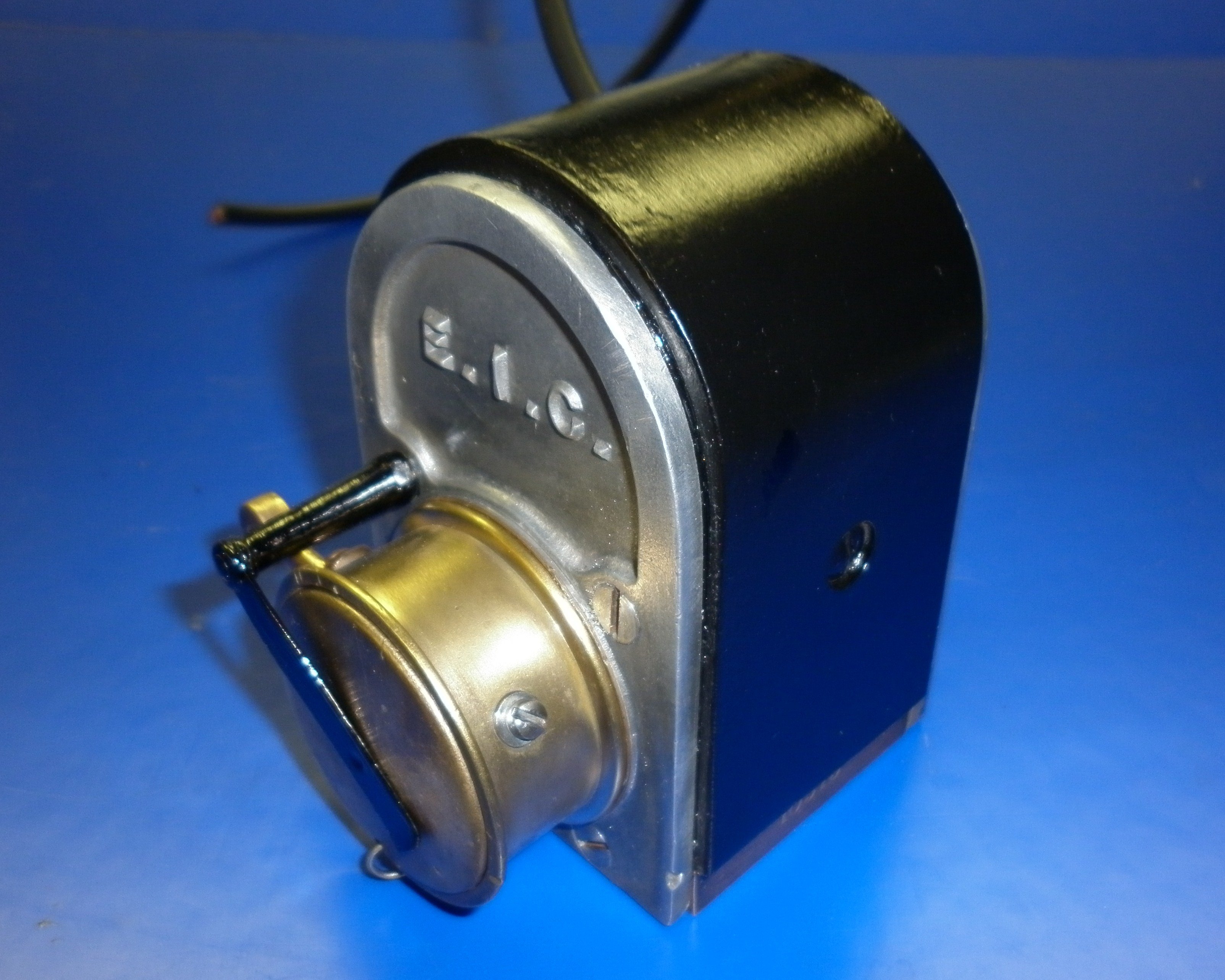 he Magneto Guys - Help identifying magnetos