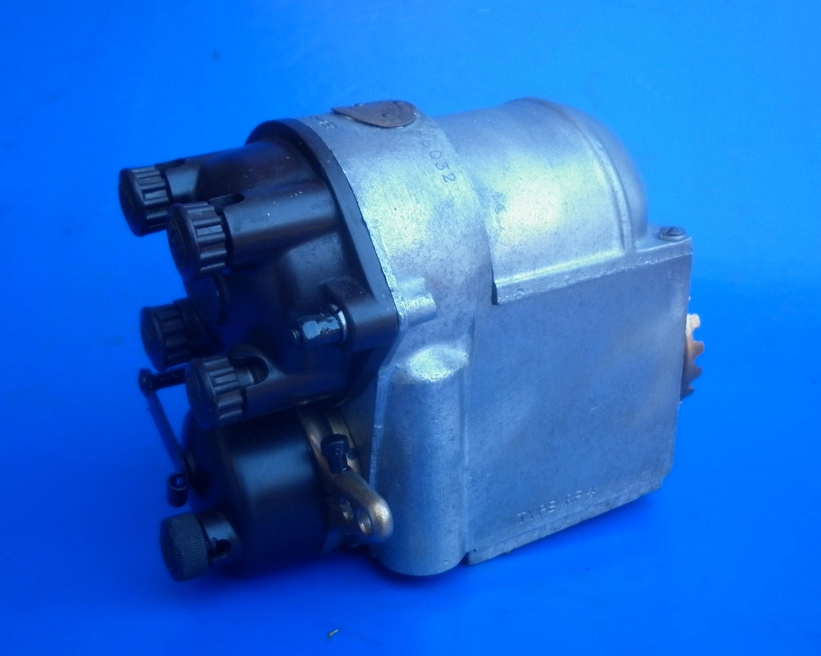 he Magneto Guys - Help identifying magnetos