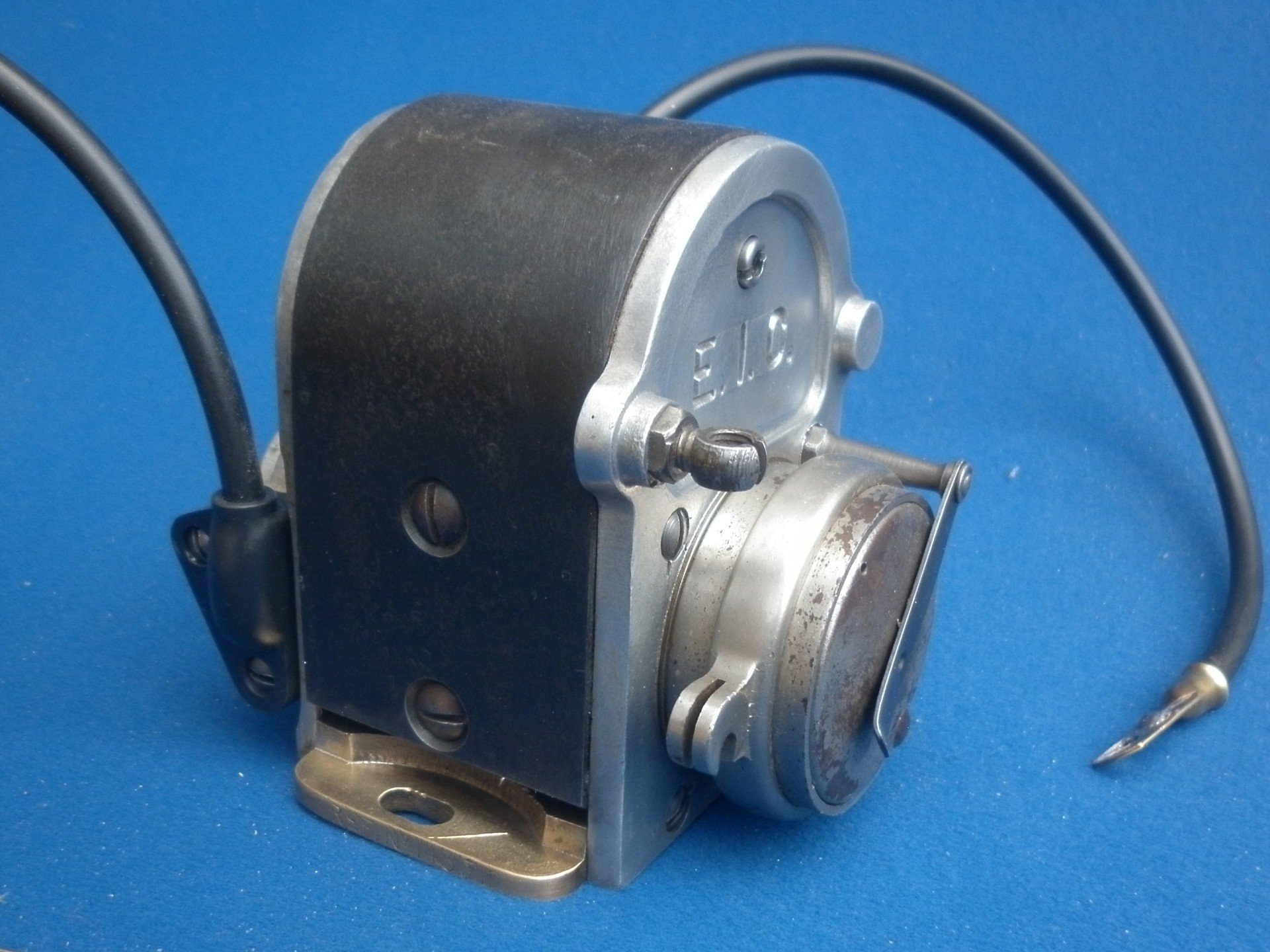 he Magneto Guys - Help identifying magnetos