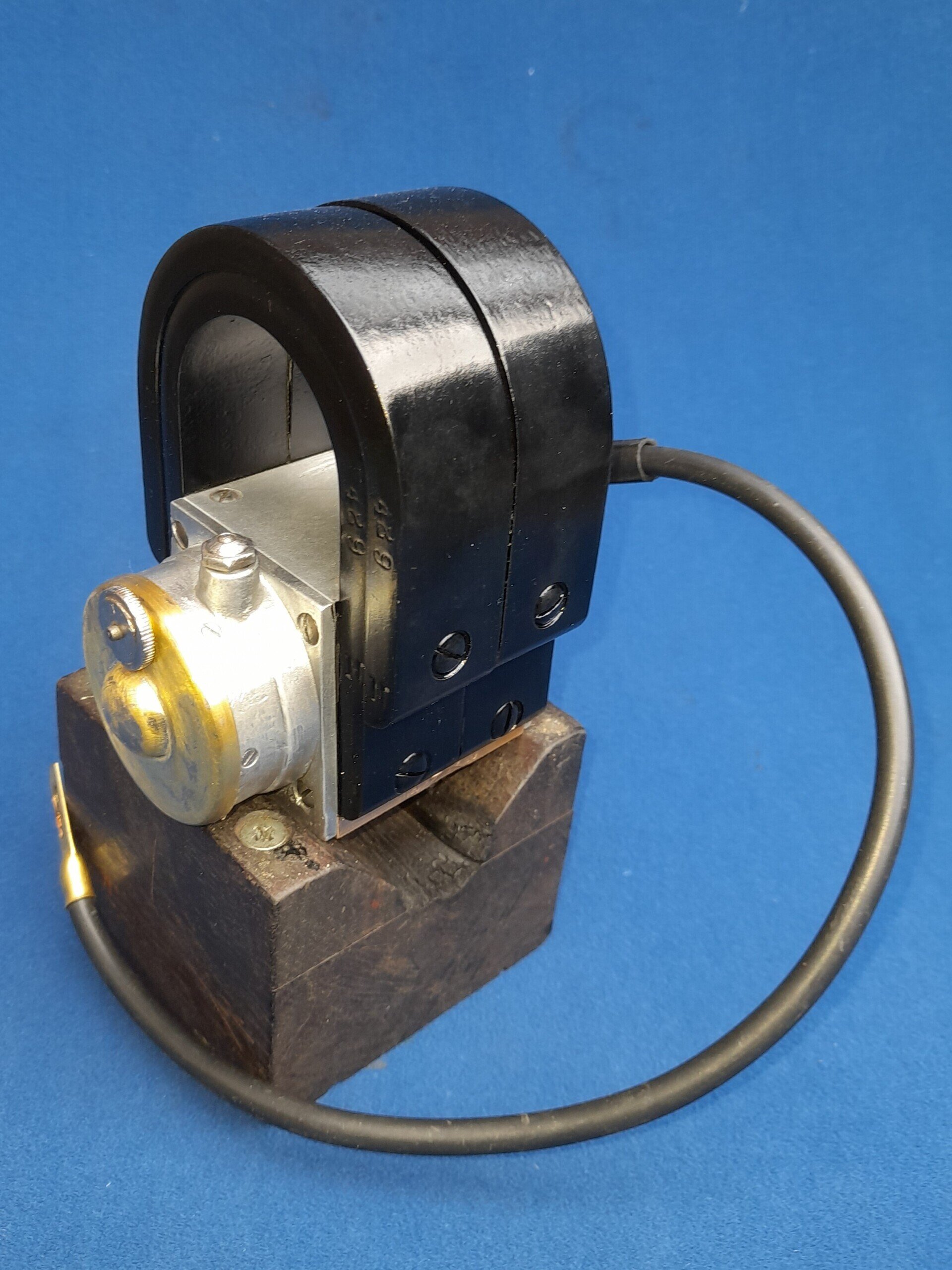 he Magneto Guys - Help identifying magnetos