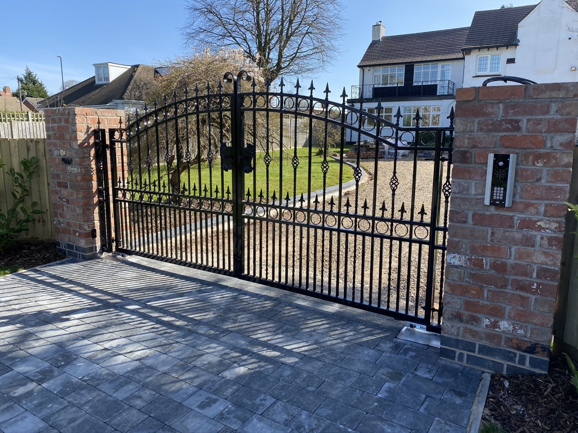 Robust and affordable metal gates, Gates R Us