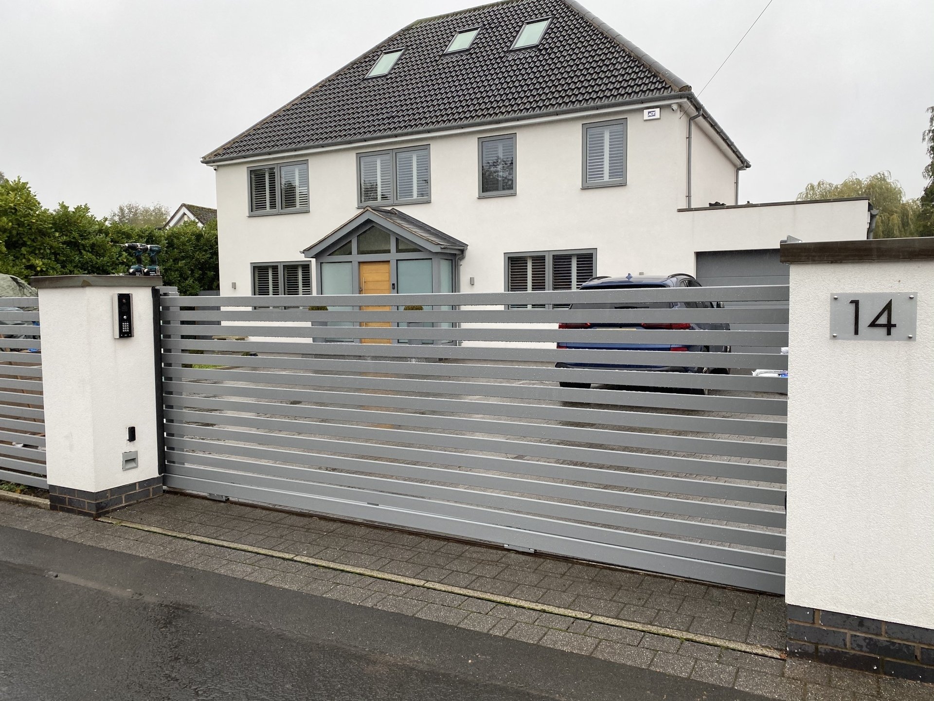 Robust and affordable metal gates, Gates R Us