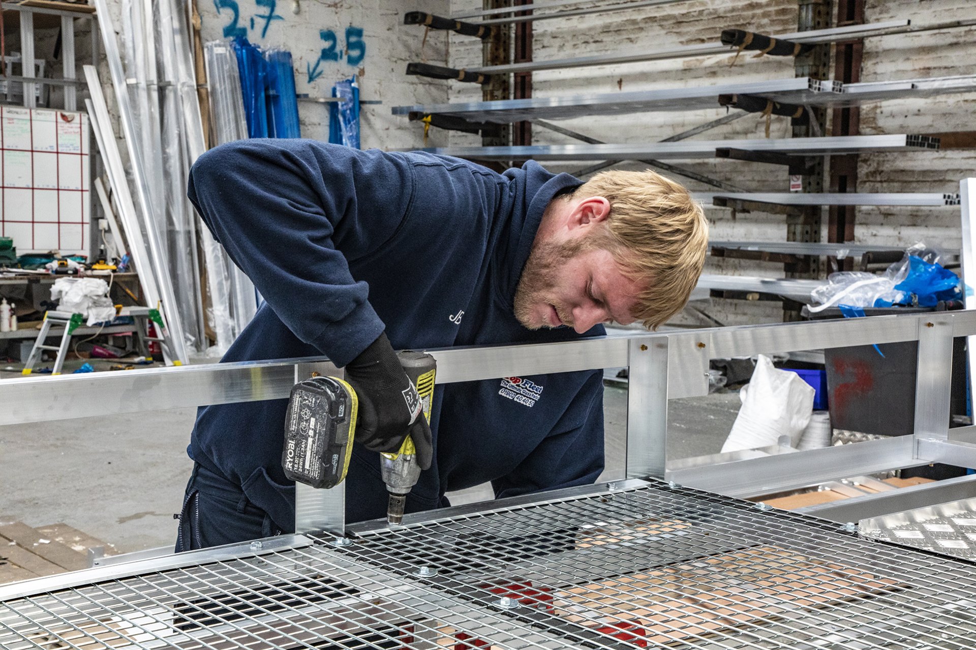 Pole system glass frail | Top Fleet - The Ultimate Glass Racks