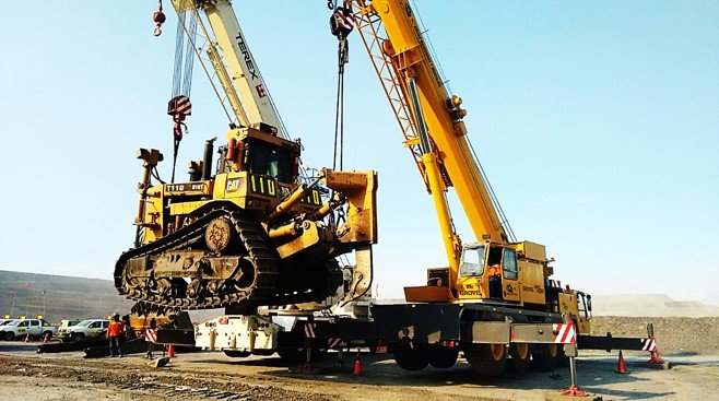 GRUAS MANIOBRAS Y MONTAJES S.A.S.