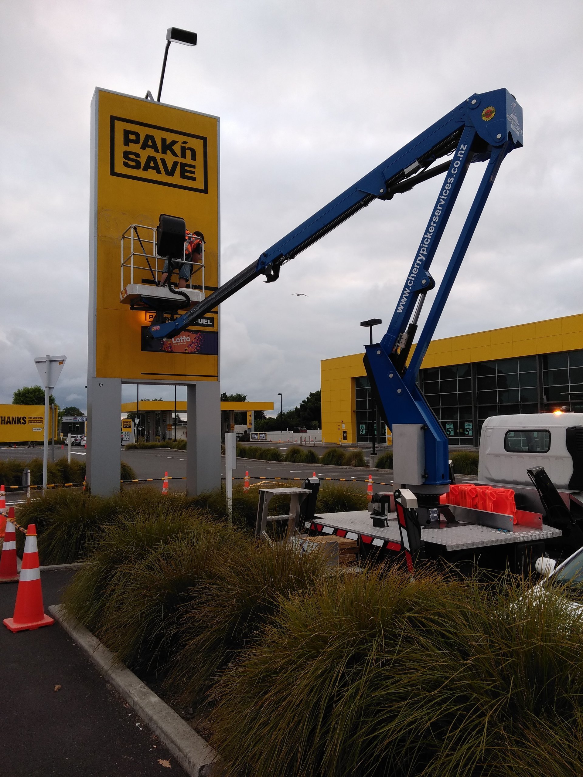 Gallery, BoP | Cherry Picker Services