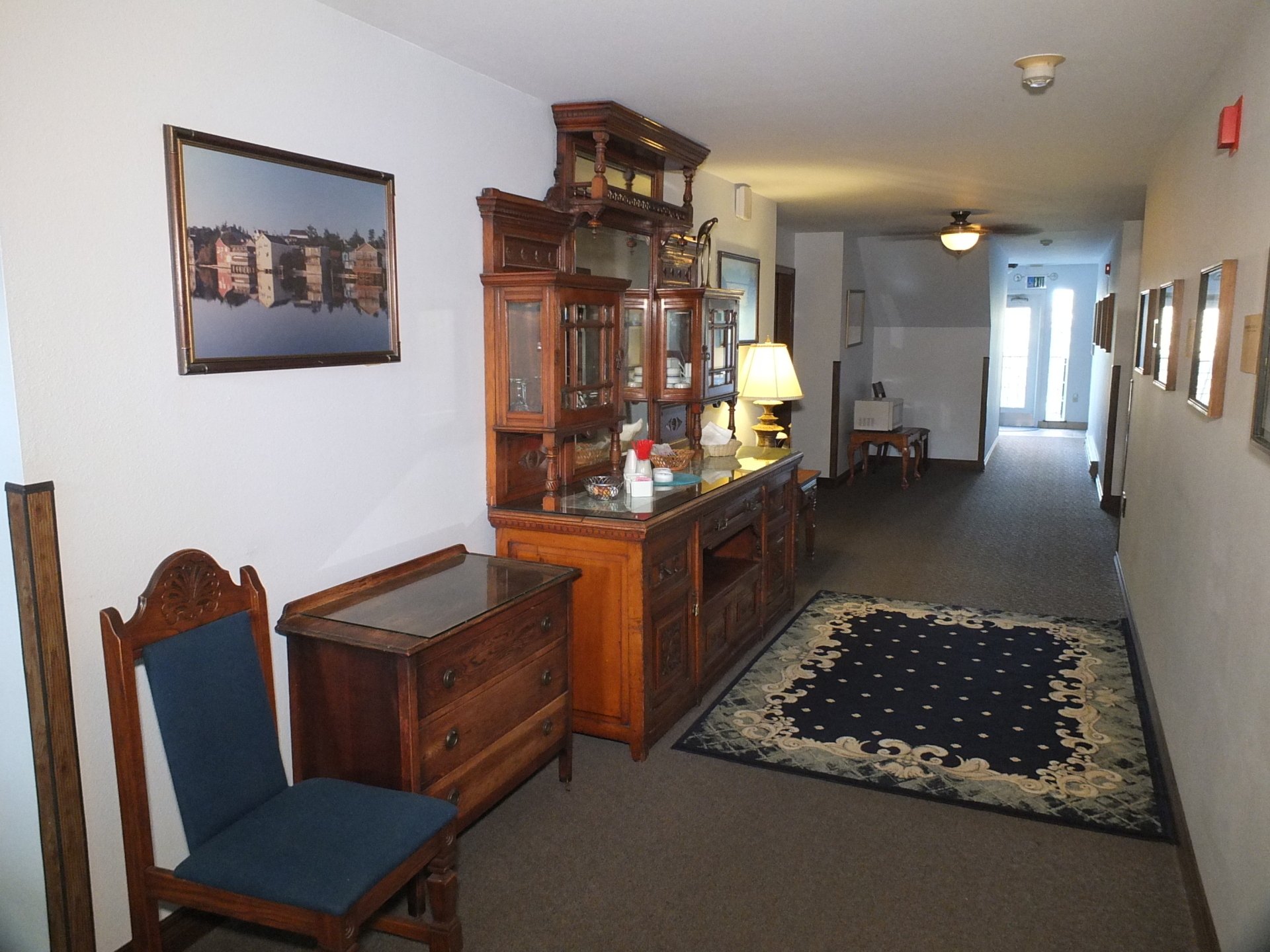 Complementary conference room while staying at the Coupeville Inn