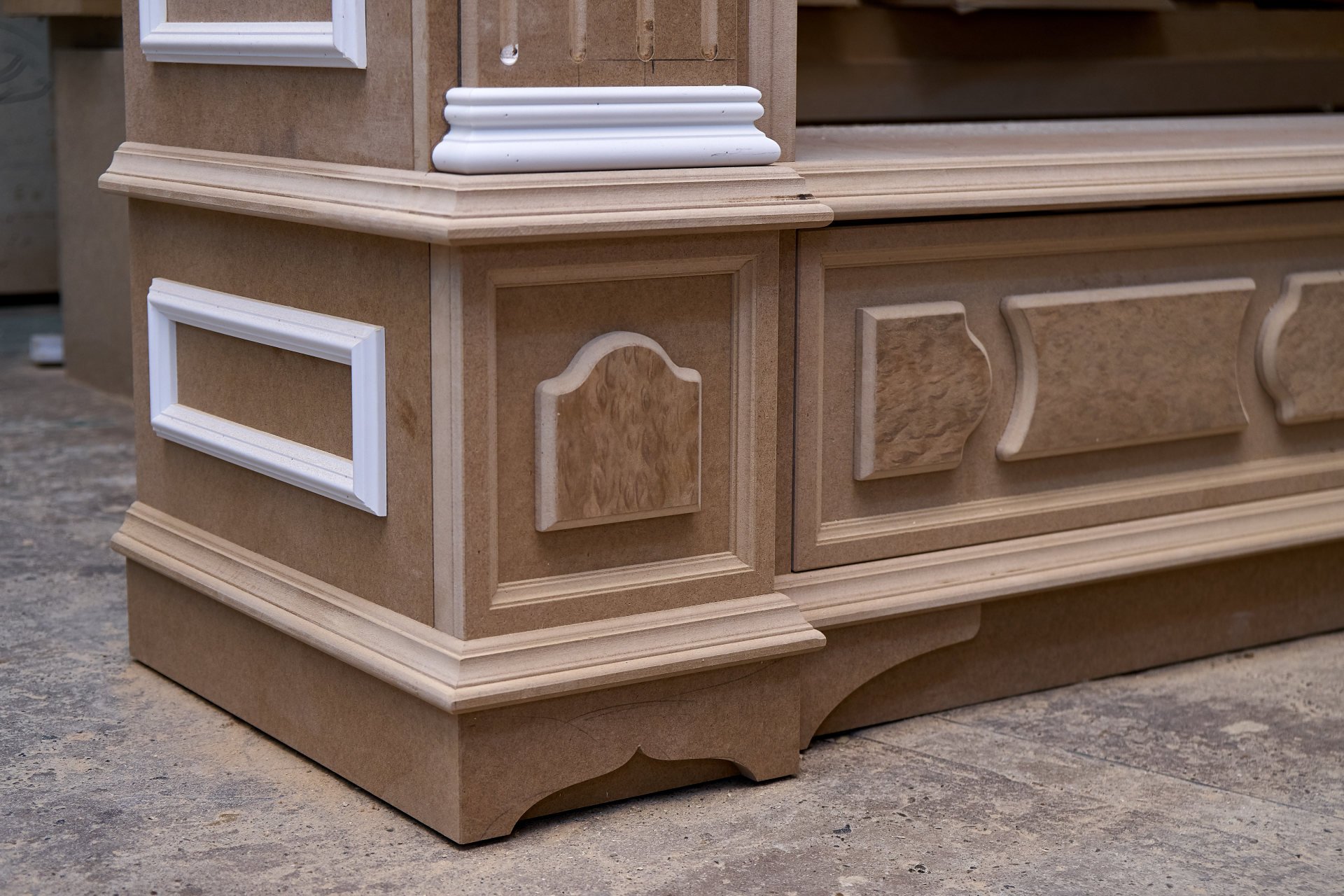 BT Moulding - Manufacturer of moulding trim crown moulding