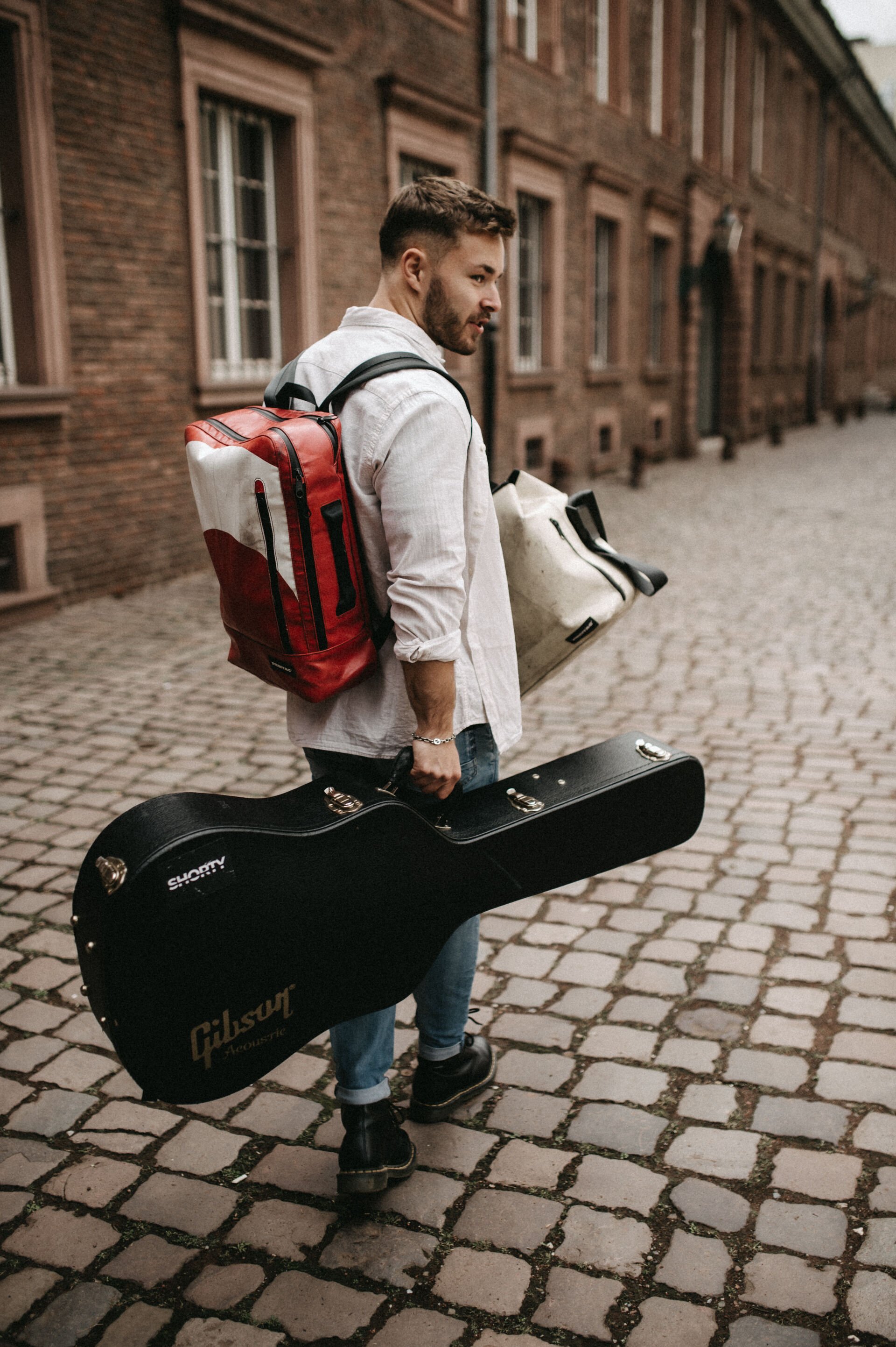 Julian Pfoertner Singer& Songwriter