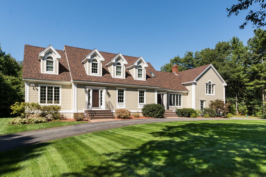 Cape Cod Home Siding Styles and Hues