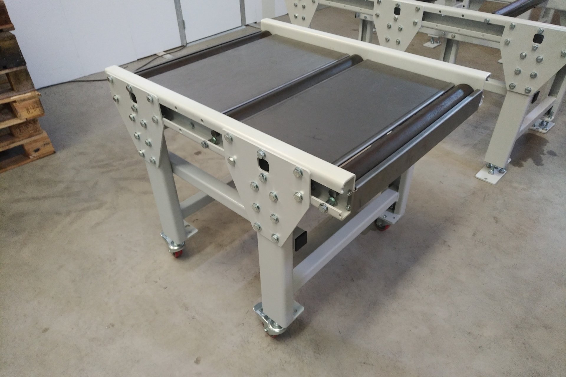 Vehicle loading conveyors | LJF Conveyor Hub Ltd