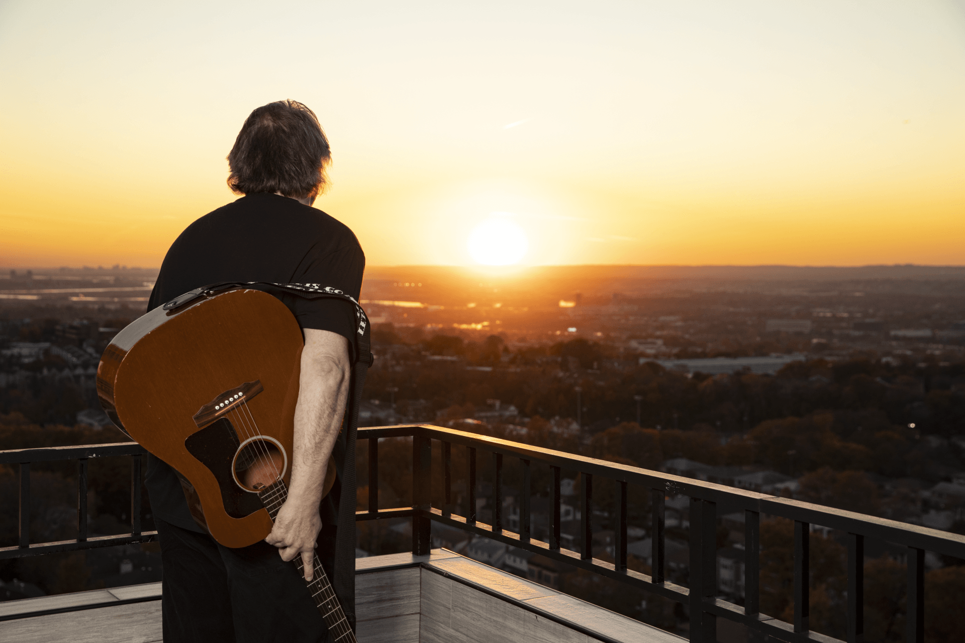 Singer-Songwriter Michael Sheahan