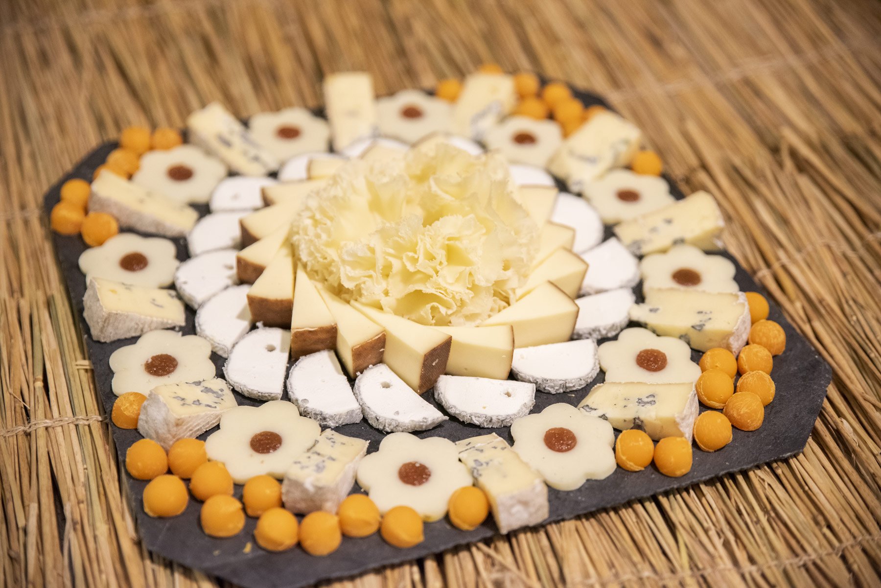Un étal de 200 fromages sous la Halle de Cahors