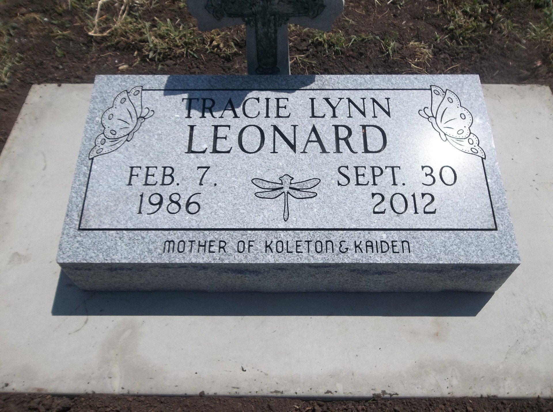 Single Headstone Memorials | Pryse Monument Co.