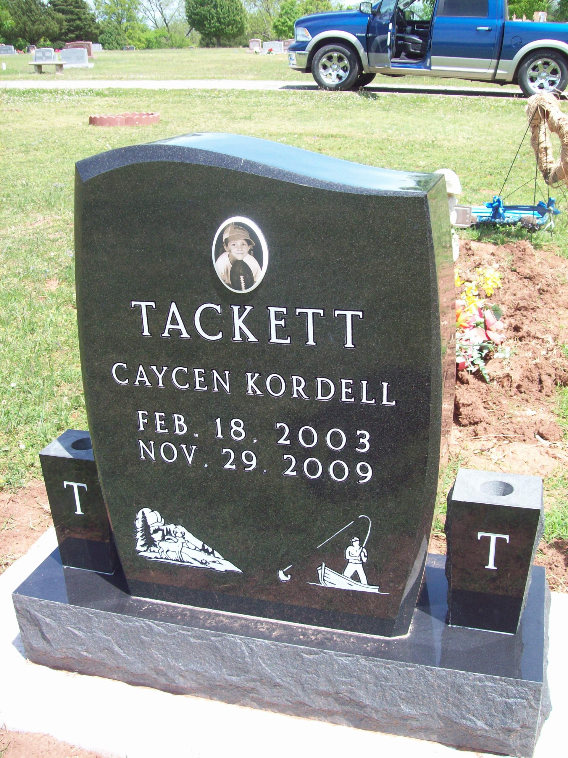 Single Headstone Memorials | Pryse Monument Co.