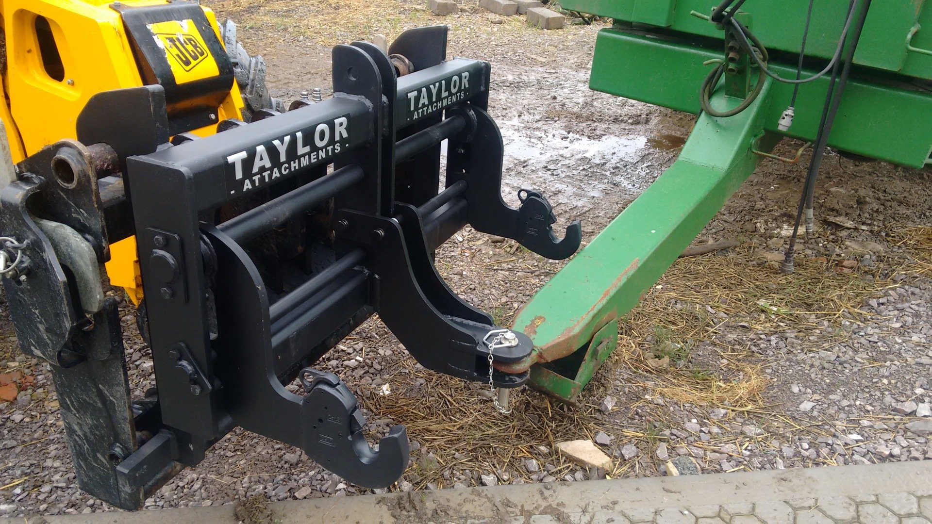 Tractor Attachment Products | Hooklifter