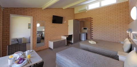 Bed and Breakfast | Tenterfield | Tenterfield Motor Inn | Tenterfield ...