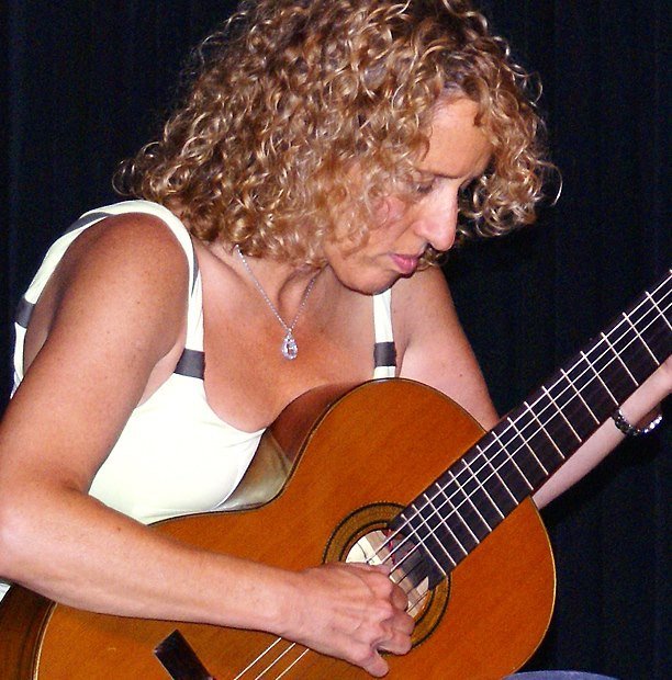 Robin Cohen is a talented musician performing with Roadshow Relics and ...