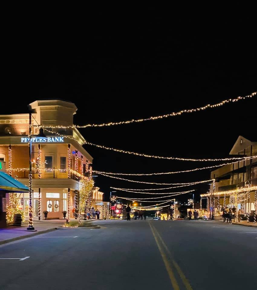 A Stroll through Christmas in Clifton Tennessee