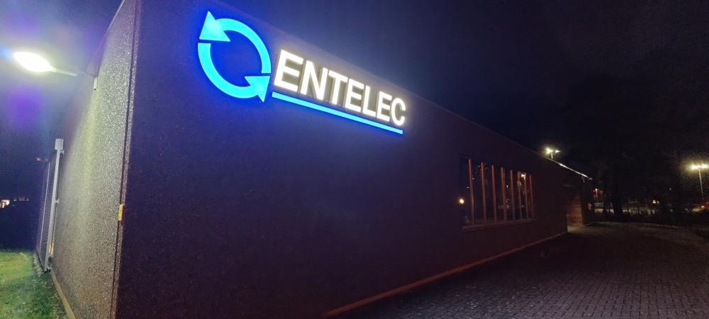 Le logo Entelec a été placé au bureau de Diepenbeek