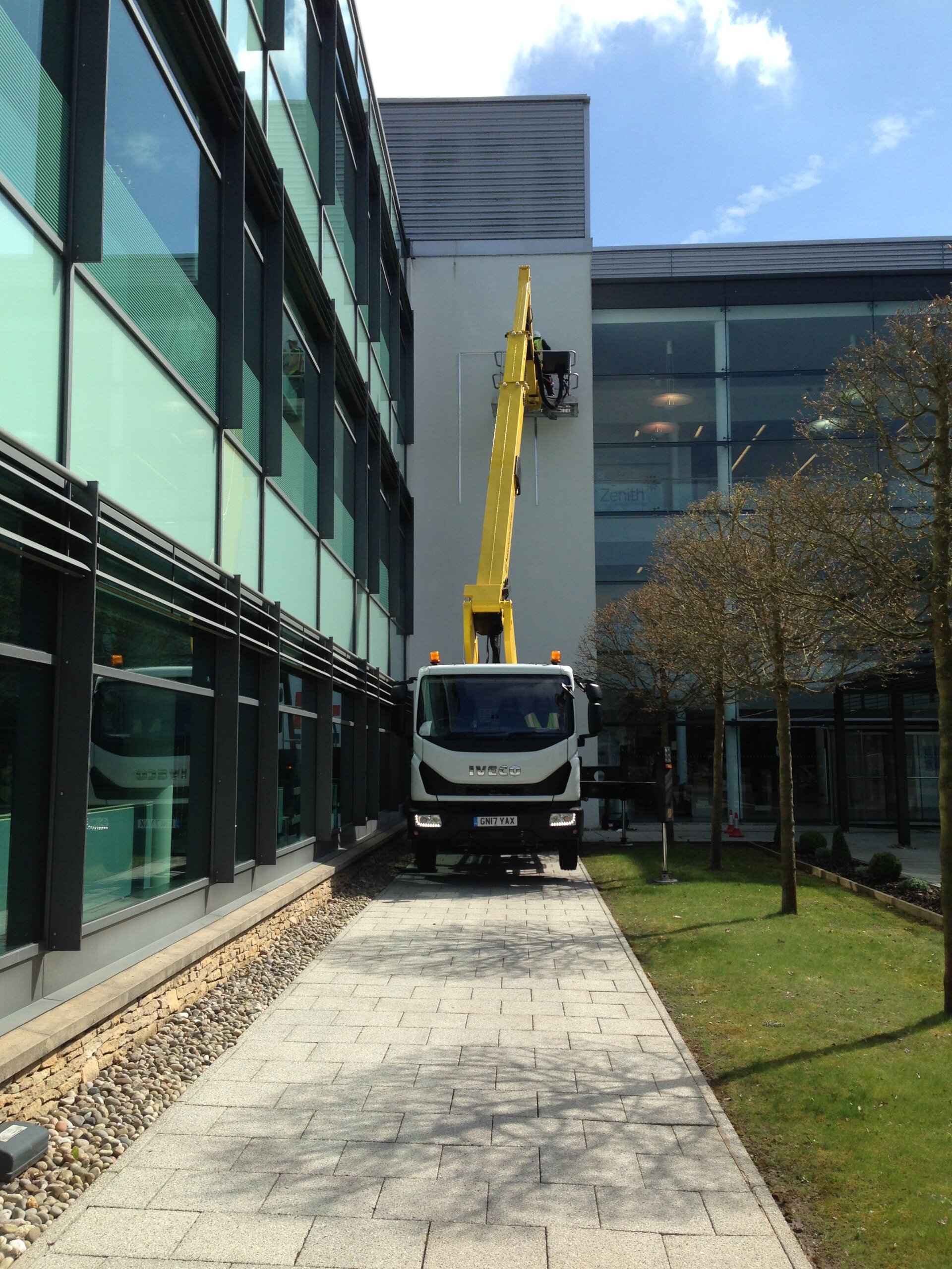Access hire equipment │Signum Signs Cherry Picker Hire