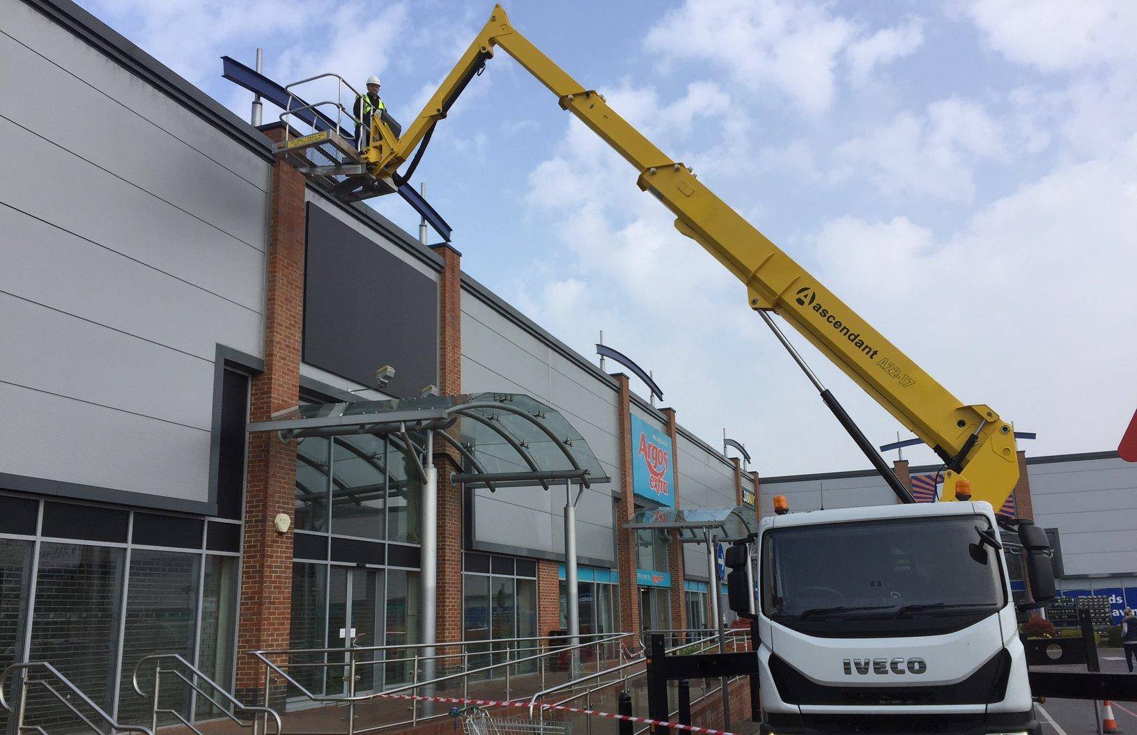 Access hire equipment │Signum Signs Cherry Picker Hire