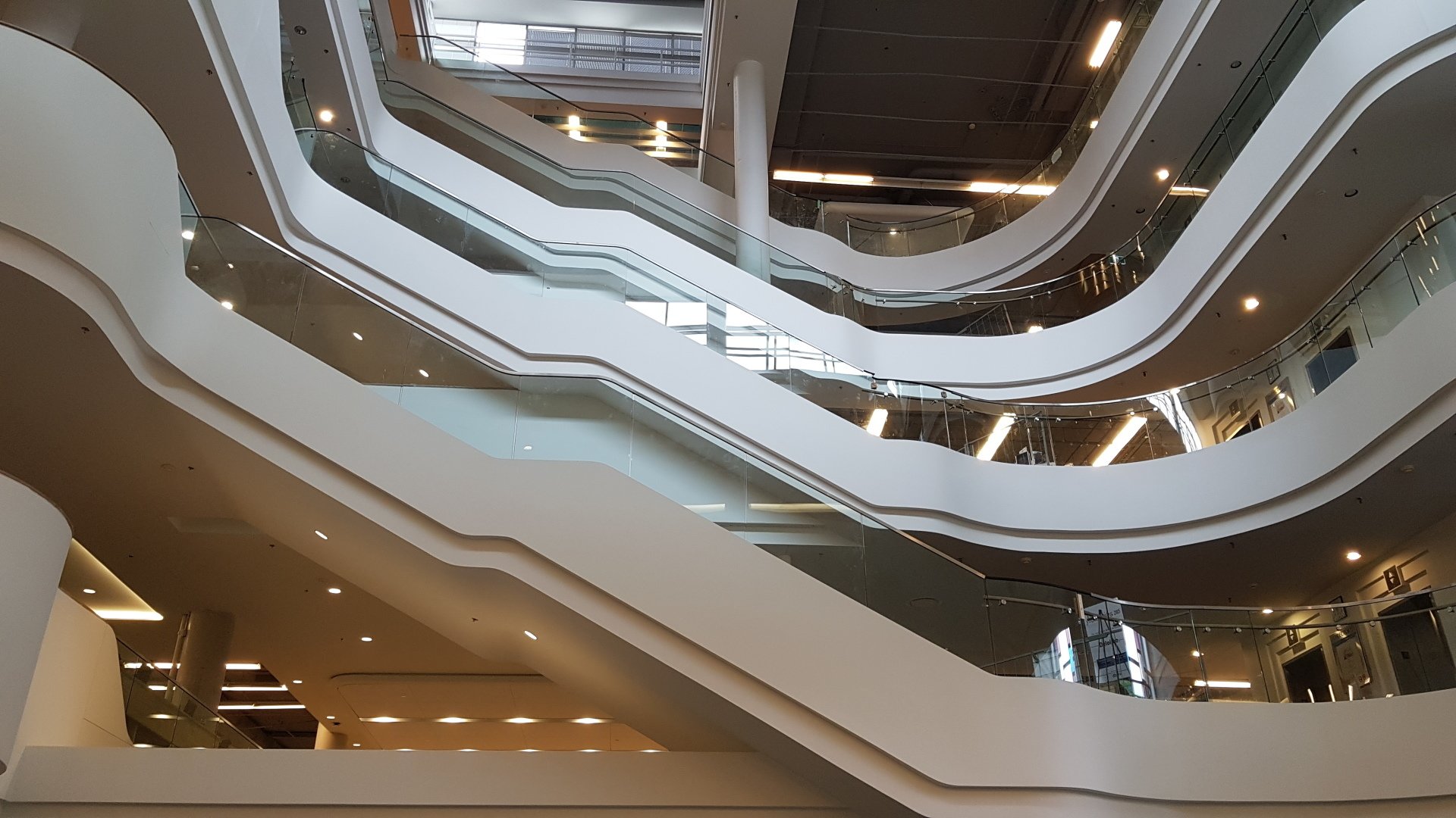 Gallery Curved Glass Creations The Worldwide Leader In Bent Glass Precision