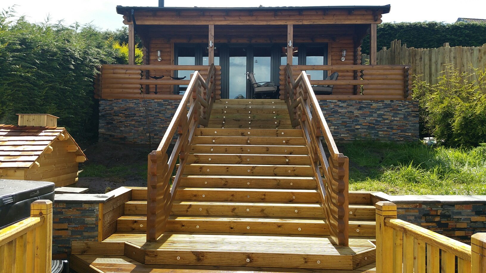 Black & Rusty Ledgestone Panels | Real Stone Cladding